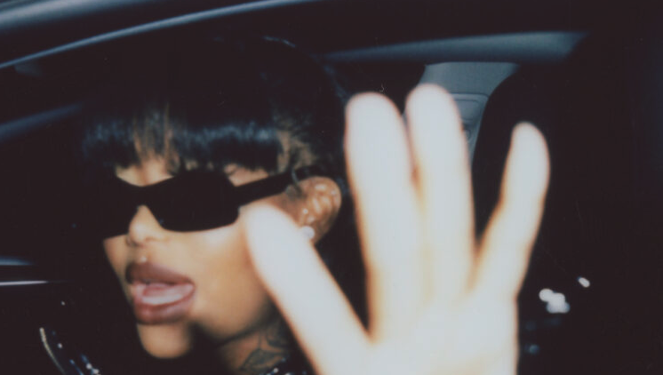 Summer Walker's 'Still Over It' Debuts at No. 1 on Billboard 200 ...