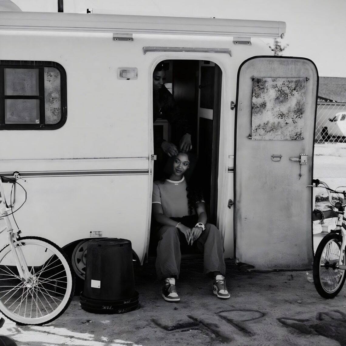 Genia Releases New Project '4 PM in the Ville'